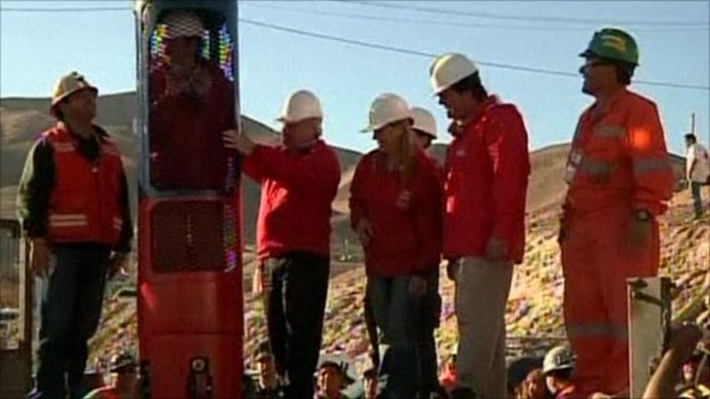Capsule to rescue Chile miners arrives - BBC News