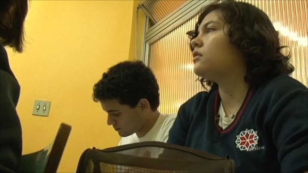 Brazilian pupil on 'privileged' school - BBC News