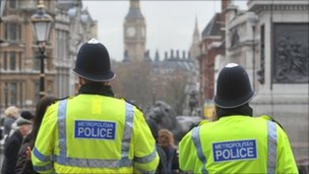 Metropolitan Police officer numbers fall in London - BBC News