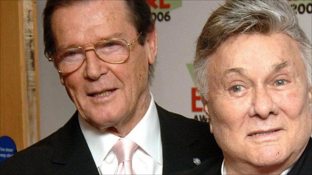 Sir Roger Moore pays tribute to Tony Curtis - BBC News