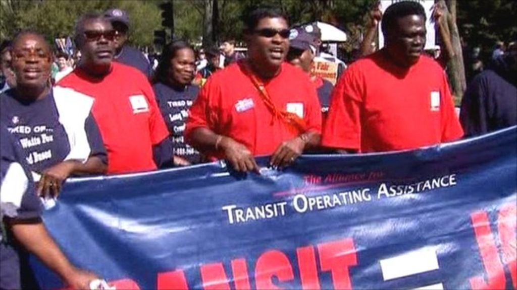 One Nation rally draws thousands - BBC News
