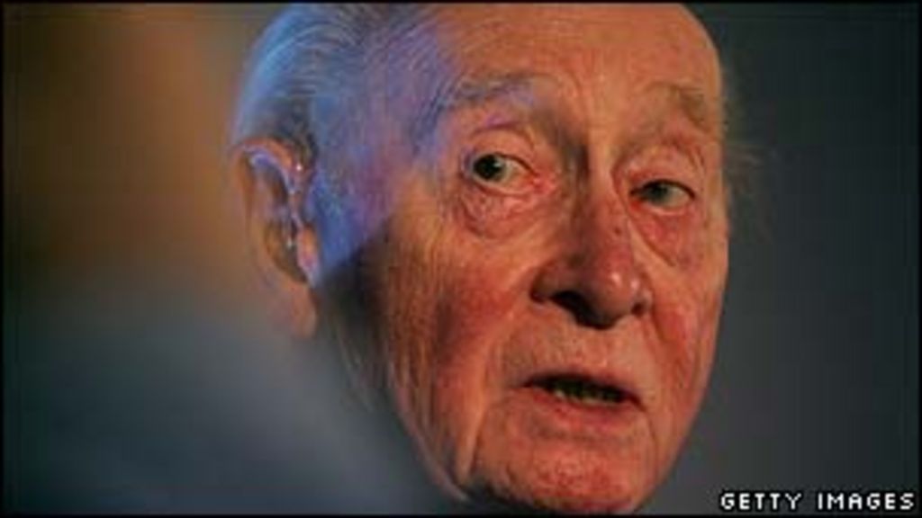 A Night to Remember director Roy Ward Baker dies - BBC News