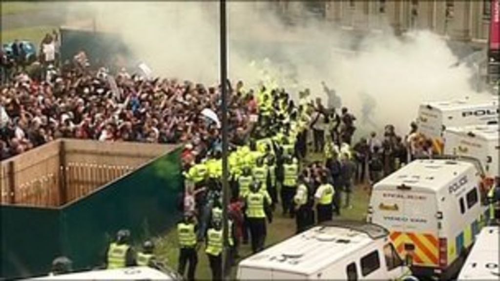 Huge police operation for Leicester EDL protest - BBC News