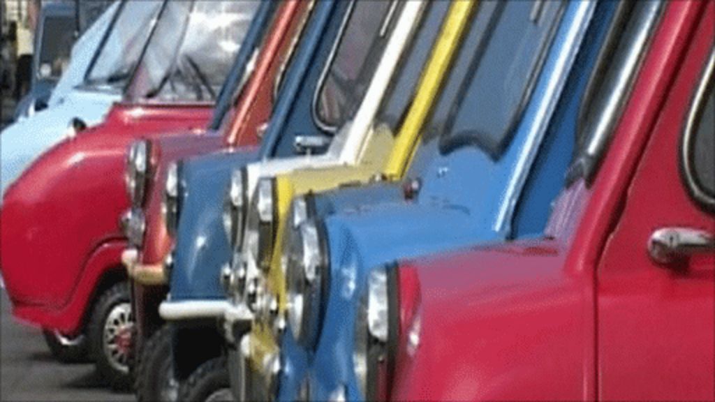 Rare cars arrive for Isle of Man P50 festival - BBC News