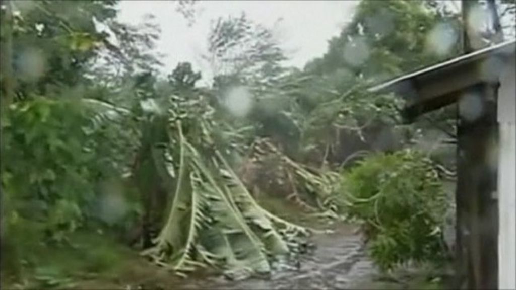 Typhoon Megi hits the Philippines - BBC News