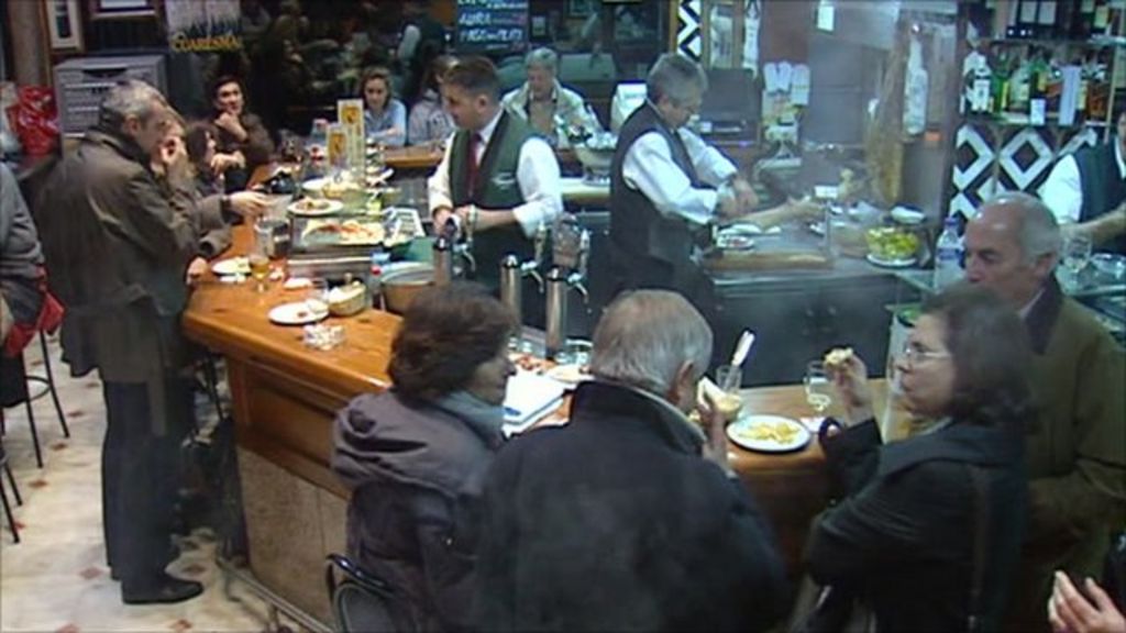 Spain smoking law to be enforced - BBC News