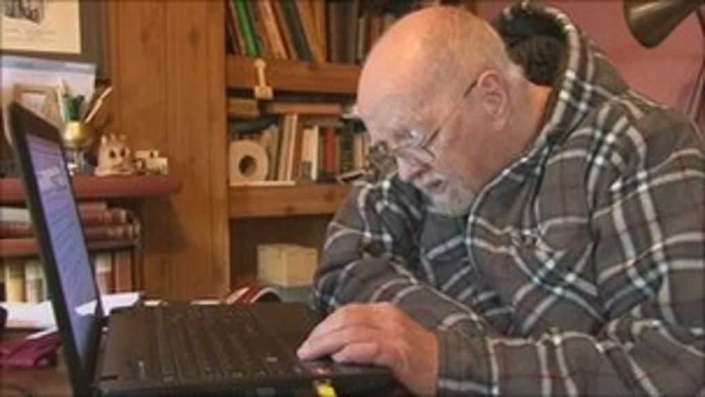 Murder victims' fathers to write to killer Peter Tobin - BBC News