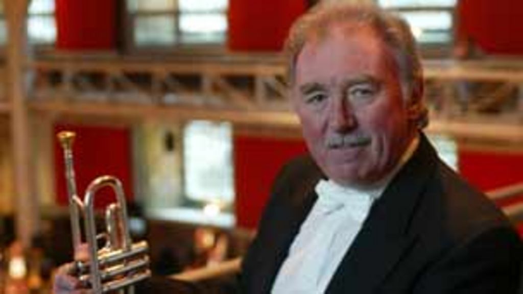 Symphony trumpeter Maurice Murphy dies - BBC News