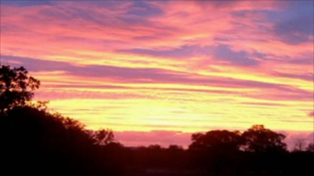 'Time for change' call as clocks alter in UK - BBC News