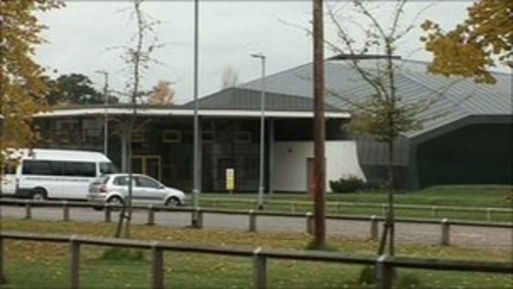 Reading's Highdown School given academy status - BBC News