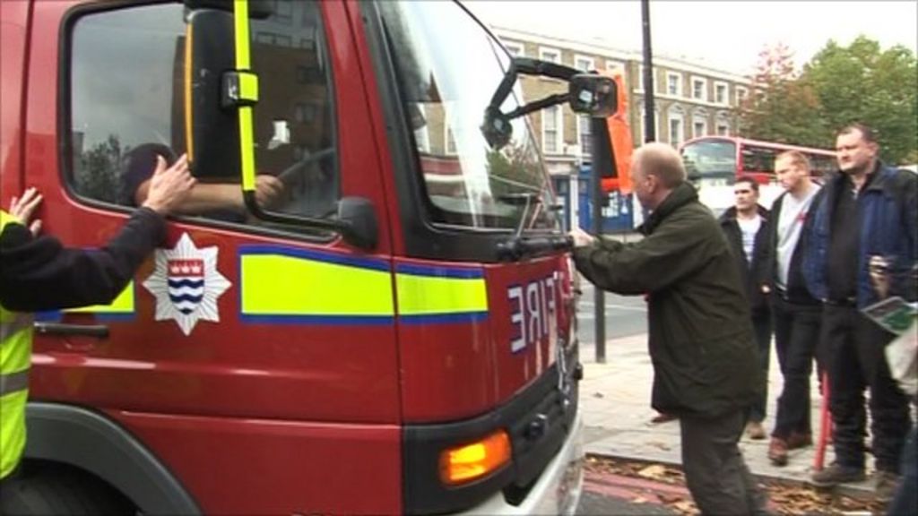 London firefighters stage second eight-hour strike - BBC News