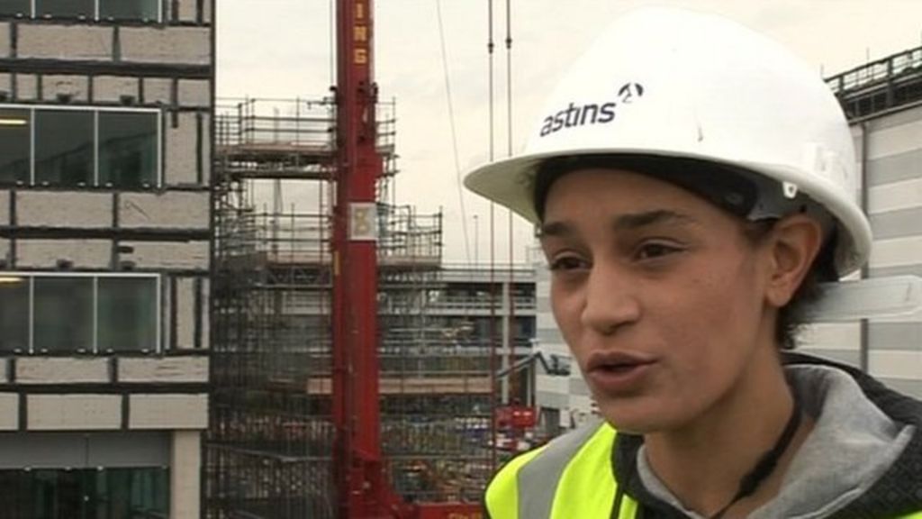 The rise of the female builder - BBC News