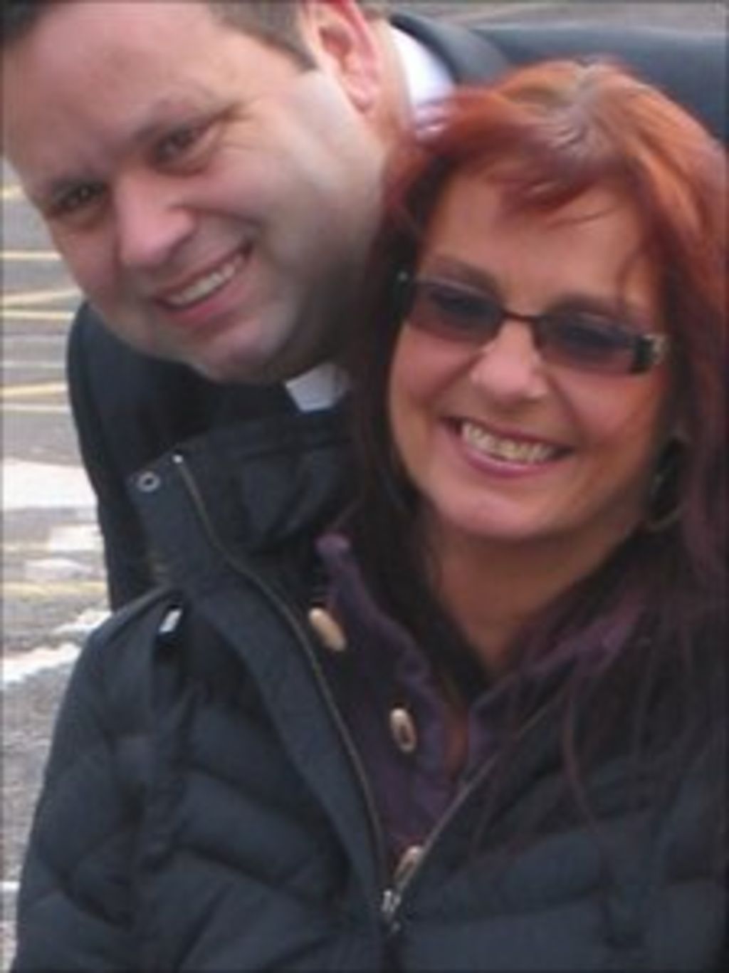 Singer Paul Potts hands £48k to Swansea charity - BBC News