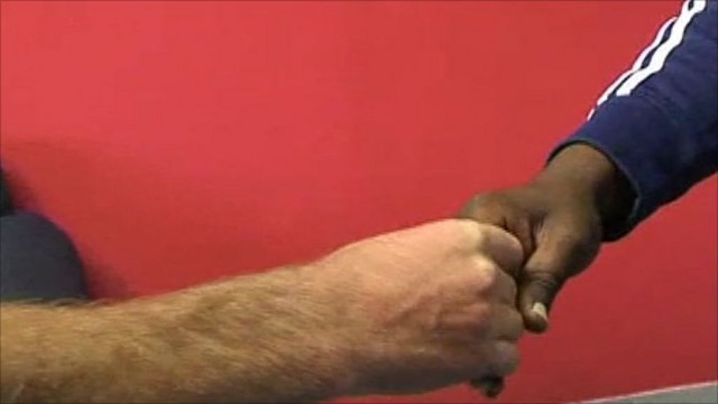 How South African handshakes differ - BBC News