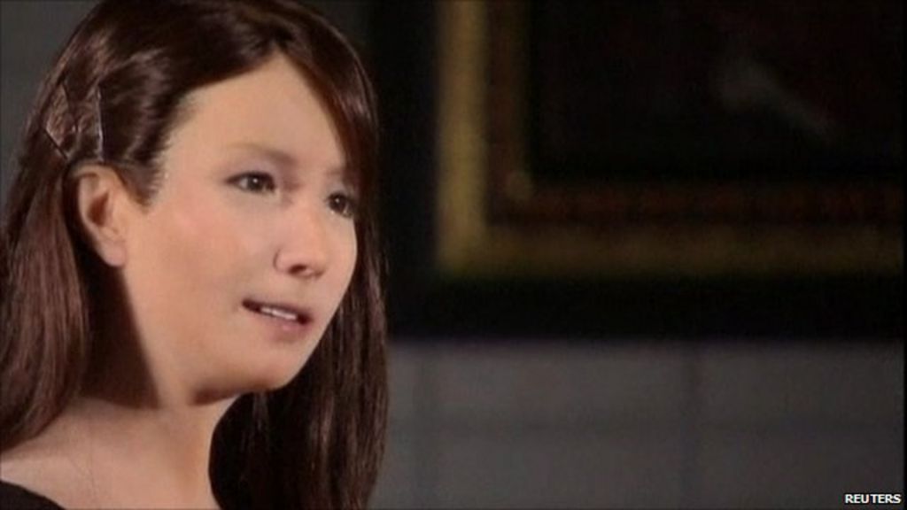 Robot actor makes stage debut in Japan - BBC News