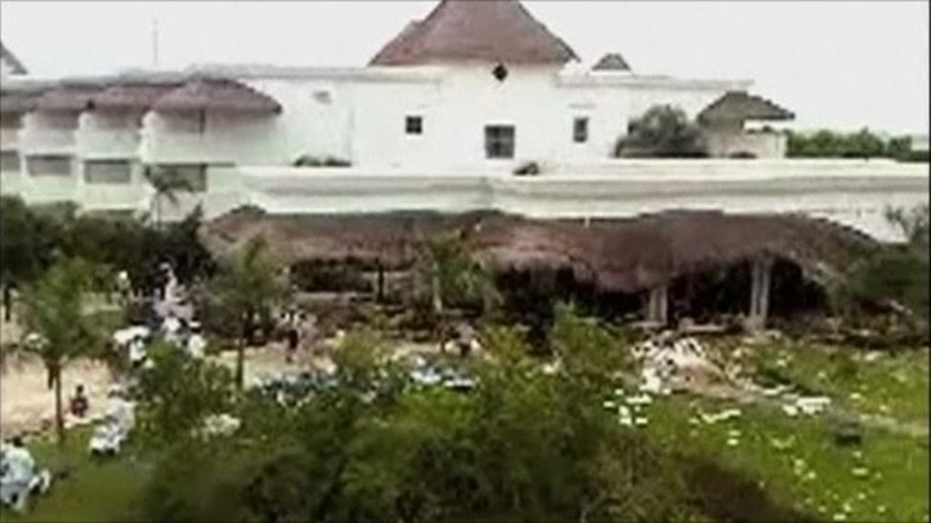 Amateur footage of deadly Mexico hotel blast aftermath - BBC News