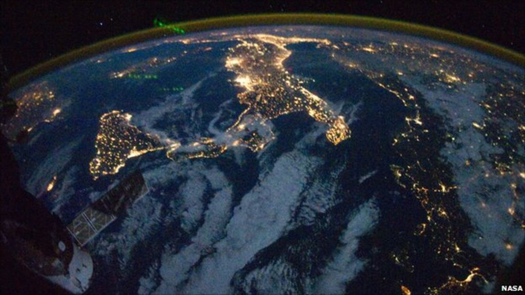 Italy lights up for space station - BBC News