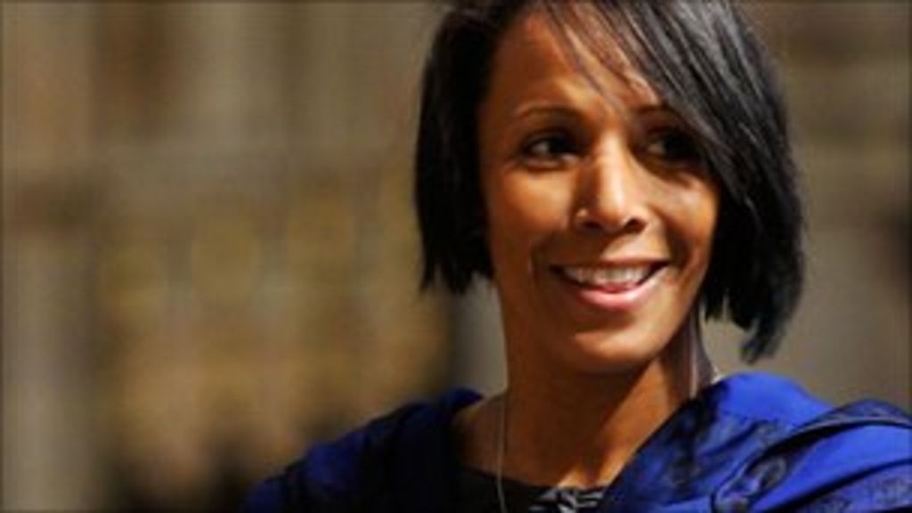 Dame Kelly Holmes honoured by London South Bank - BBC News