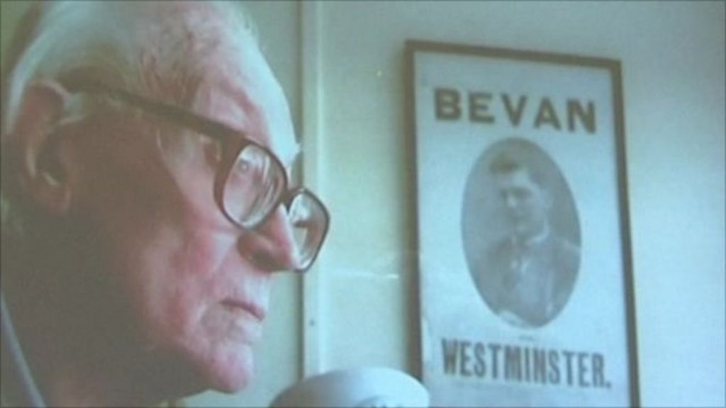 Friends pay tribute to former Labour leader Michael Foot - BBC News