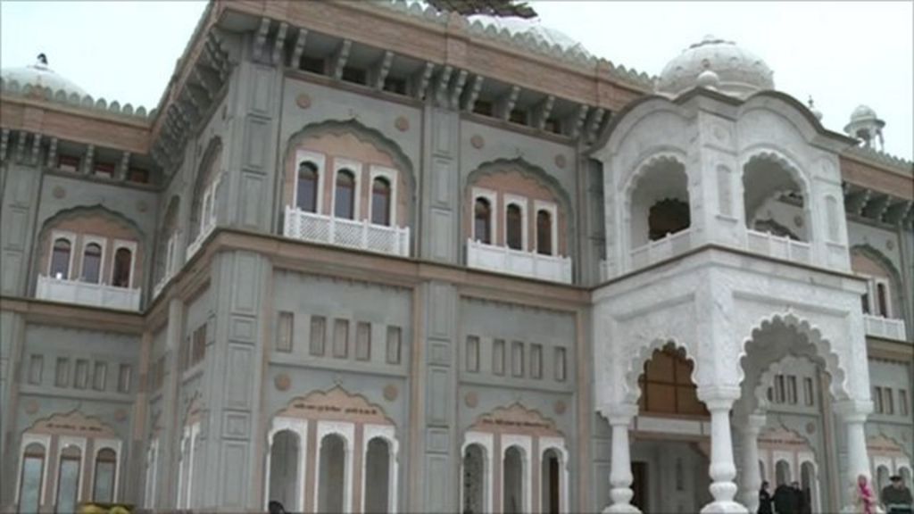 Vast Sikh temple in Kent is 'largest outside India' - BBC News