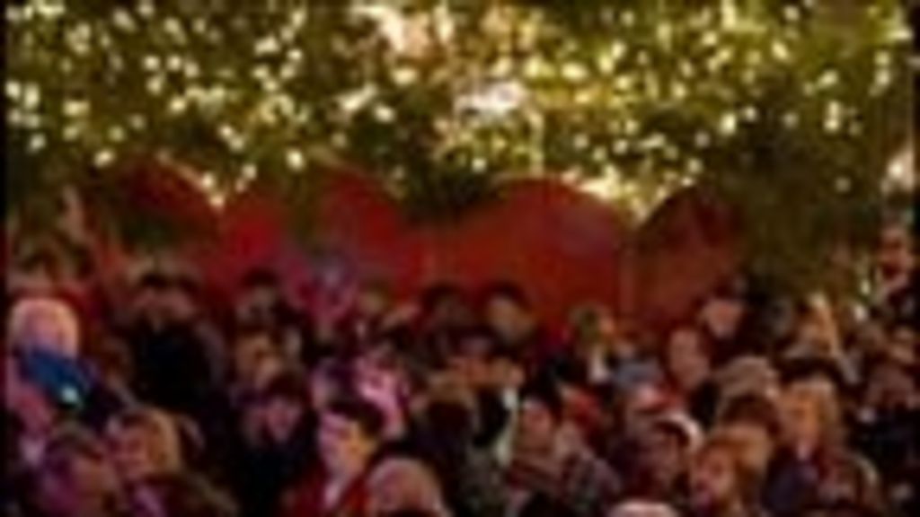 US Christmas tree 'bomber' pleads not guilty - BBC News