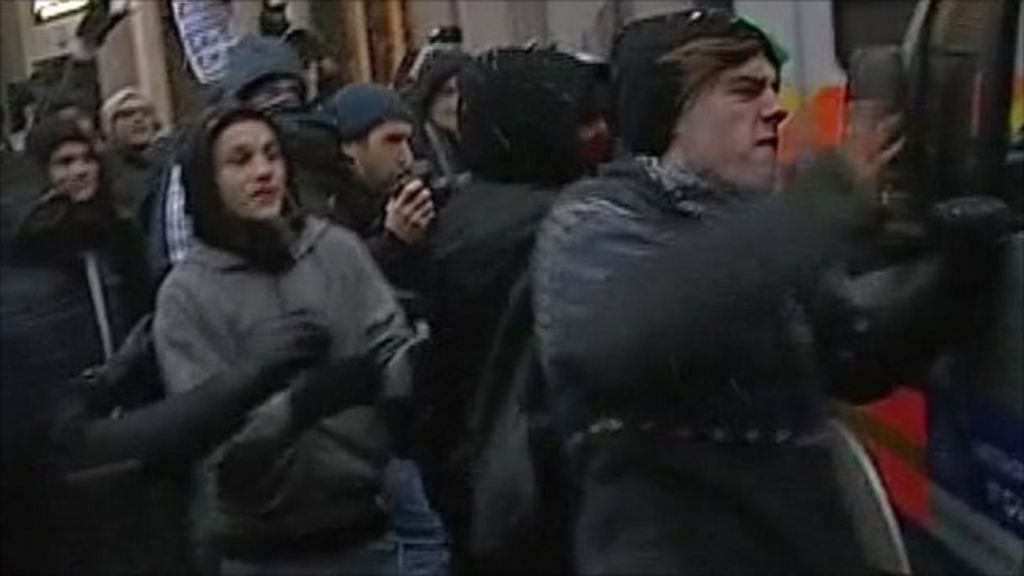 Students clash with police during tuition fee protests - BBC News