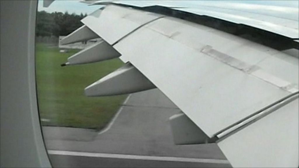 Qantas crew 'saved damaged A380' after engine explosion - BBC News