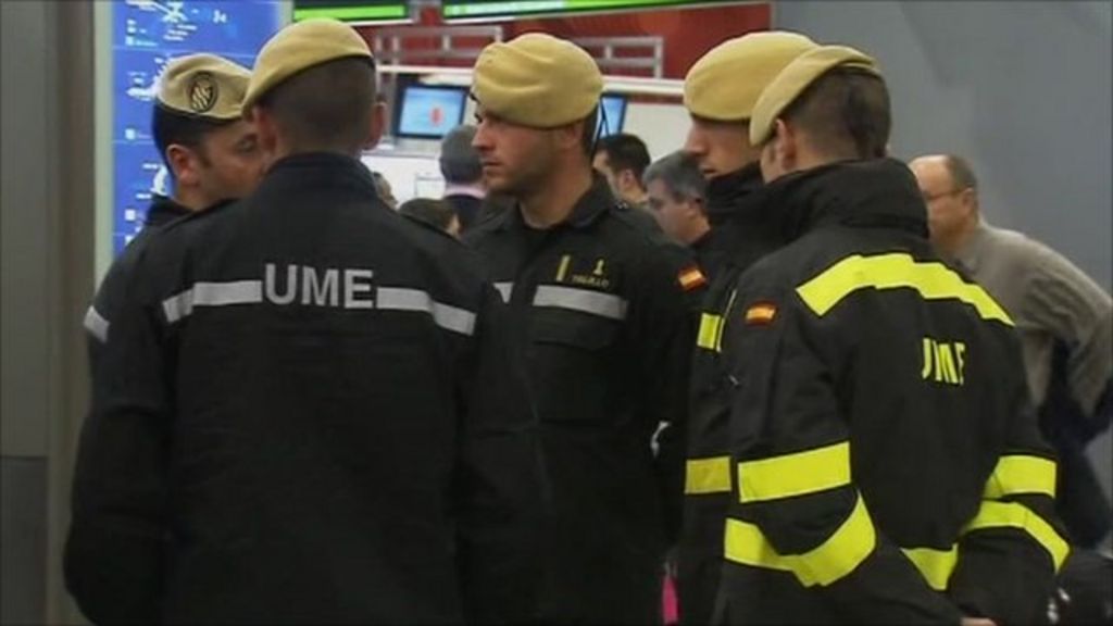 Spanish airspace re-opens but thousands remain stranded - BBC News