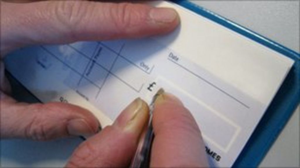 Cheque use given backing by government minister - BBC News