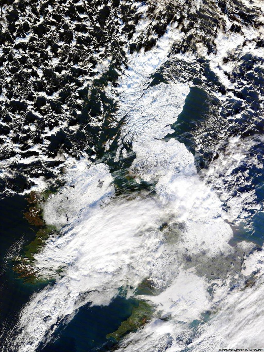 UK snow cover viewed from space - BBC News
