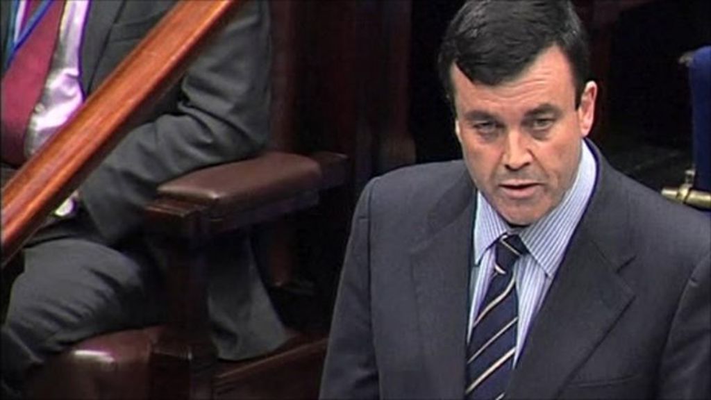Lenihan announces Irish emergency budget - BBC News