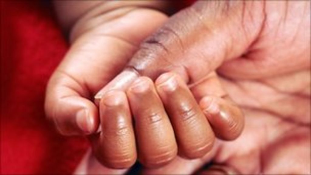 The size of the average family is getting smaller - BBC News