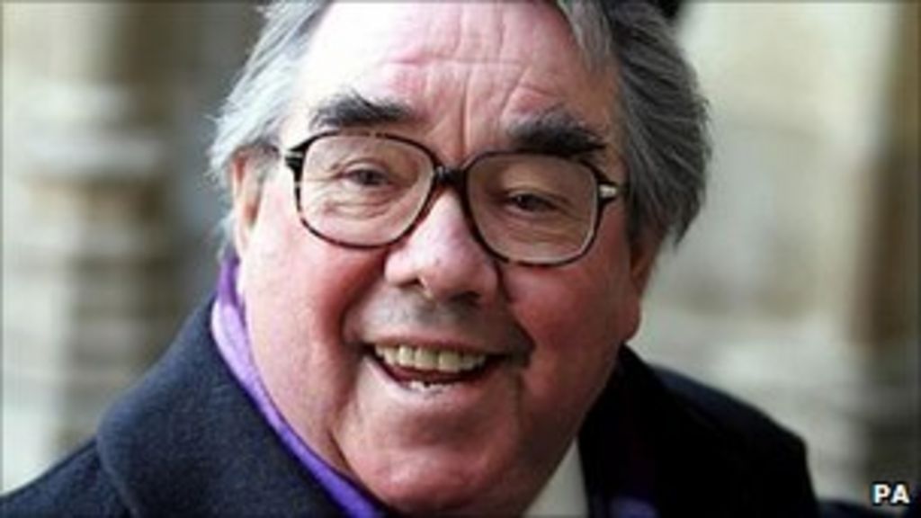 Ronnie Corbett 'considered' quitting showbusiness - BBC News