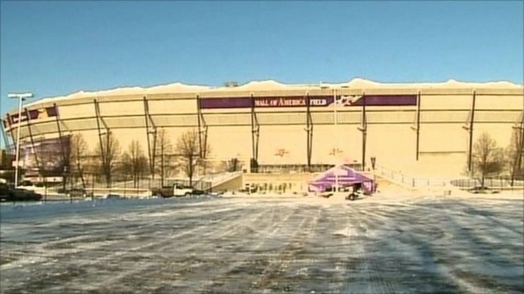 Metrodome roof in Minneapolis collapses under snow - BBC News