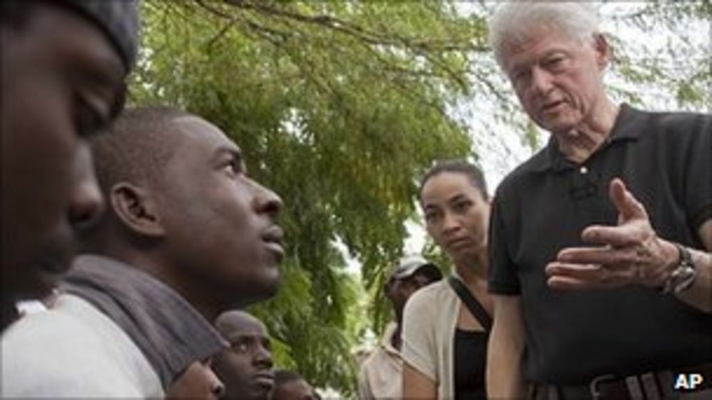 Bill Clinton backs Haiti reconstruction - BBC News