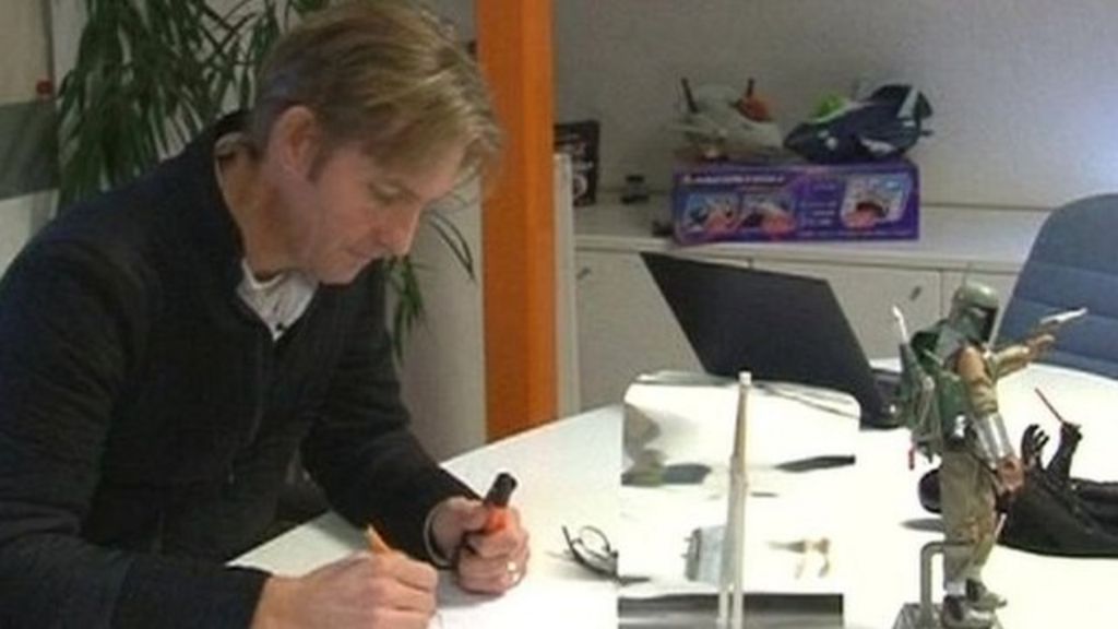 Toy Story: Inventor reveals the secret life of Christmas toys - BBC News