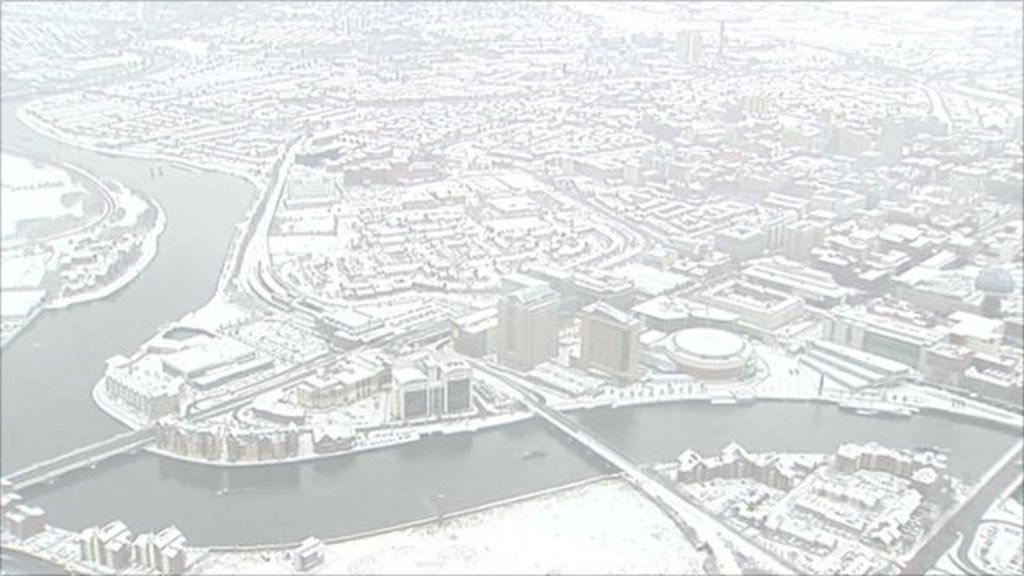 Aerial footage of Belfast's blanket of snow - BBC News