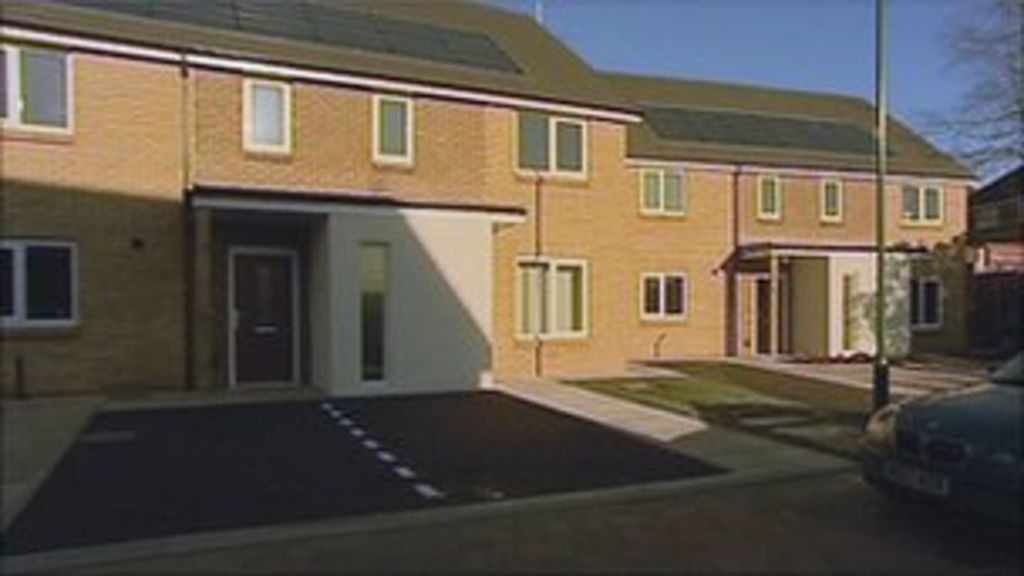First Nottingham Council Homes For 20 Years Handed Over Bbc News