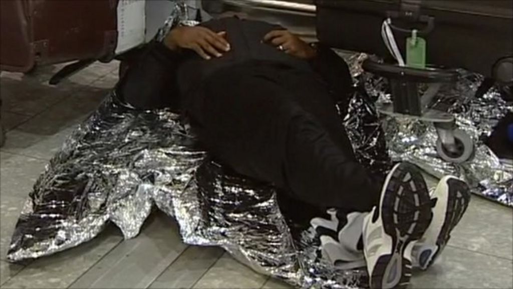 Passenger describes 'homeless' conditions at Heathrow - BBC News