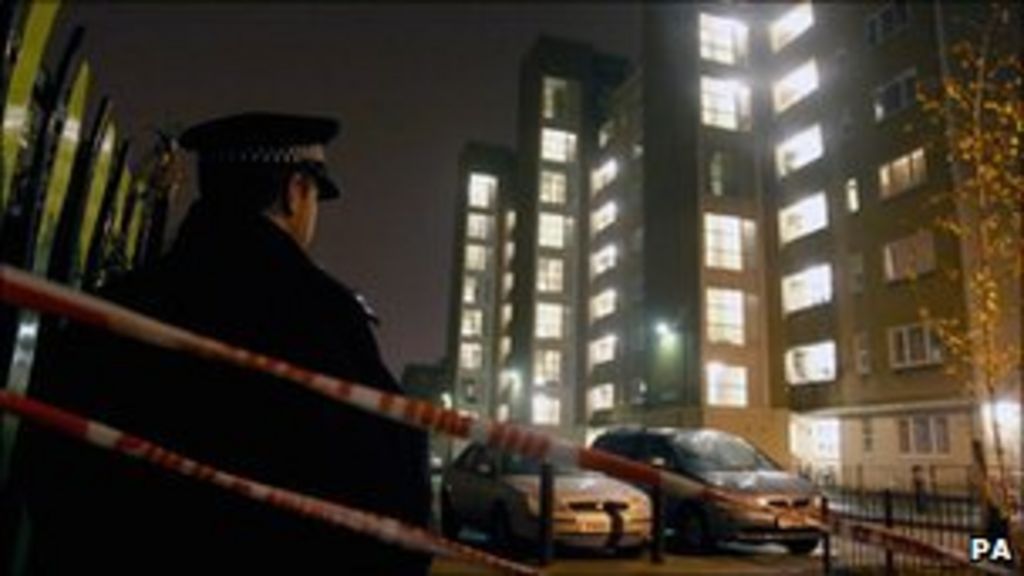 Arrests after one shot dead and two stabbed in Peckham - BBC News
