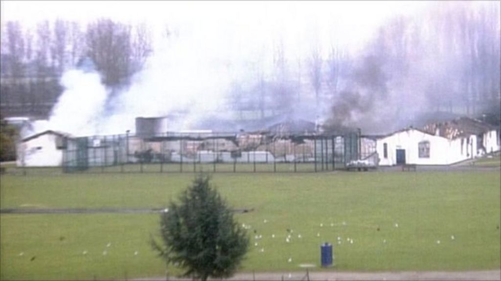 Police called to Ford prison riot - BBC News