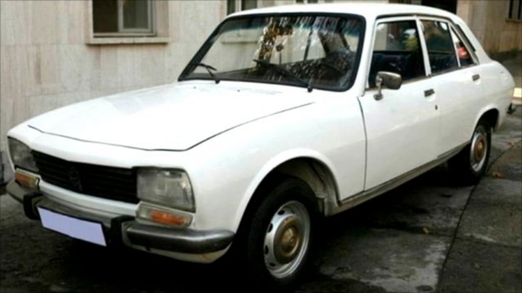 Iranian President Mahmoud Ahmadinejad's car 'gets $1m bid' - BBC News