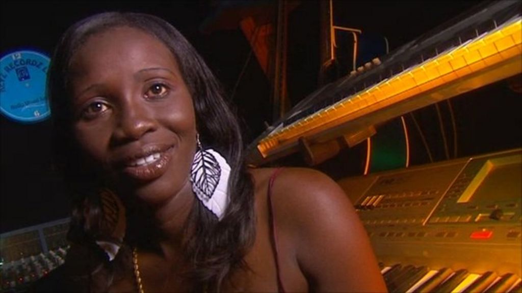 Sudanese singer Mary Boyoi campaigns for secession - BBC News