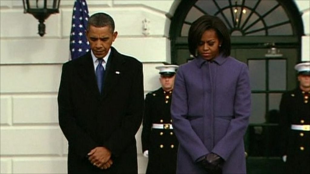 President Obama leads silence for US shooting - BBC News