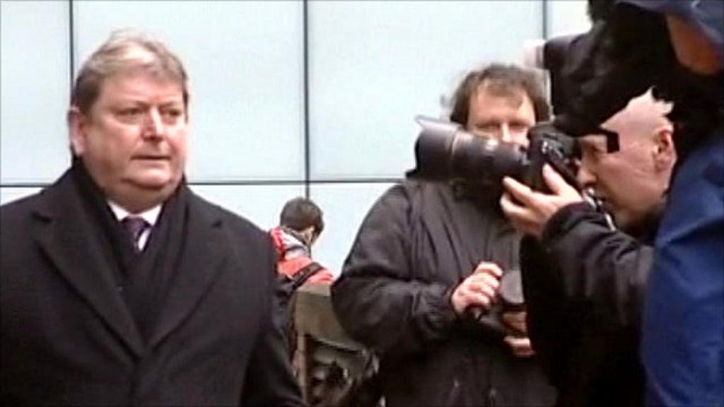 Expenses fraud MP Eric Illsley is urged to quit - BBC News