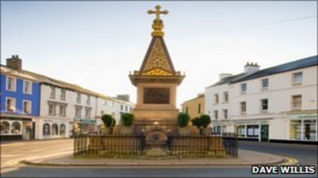 Campaign against memorial move in Wigton - BBC News