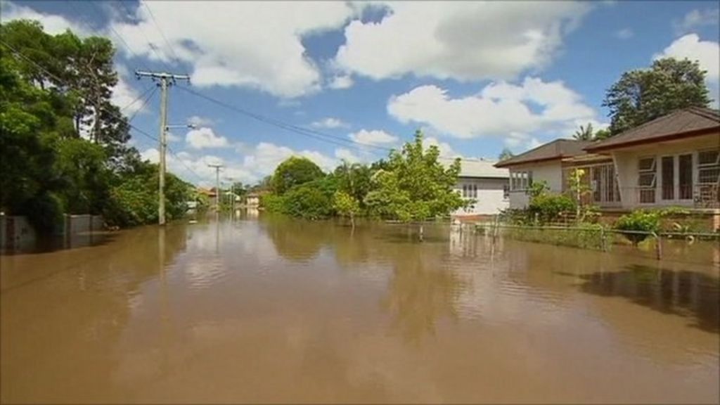 Australia floods: Queensland rebuilding 'huge task' - BBC News