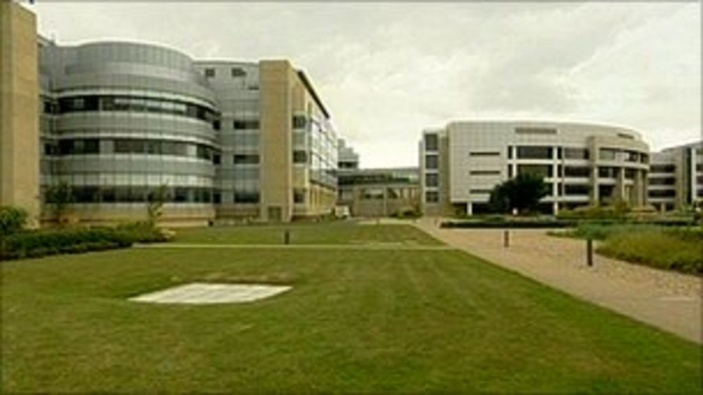 Sandwich Pfizer research site closure a 'body blow' - BBC News