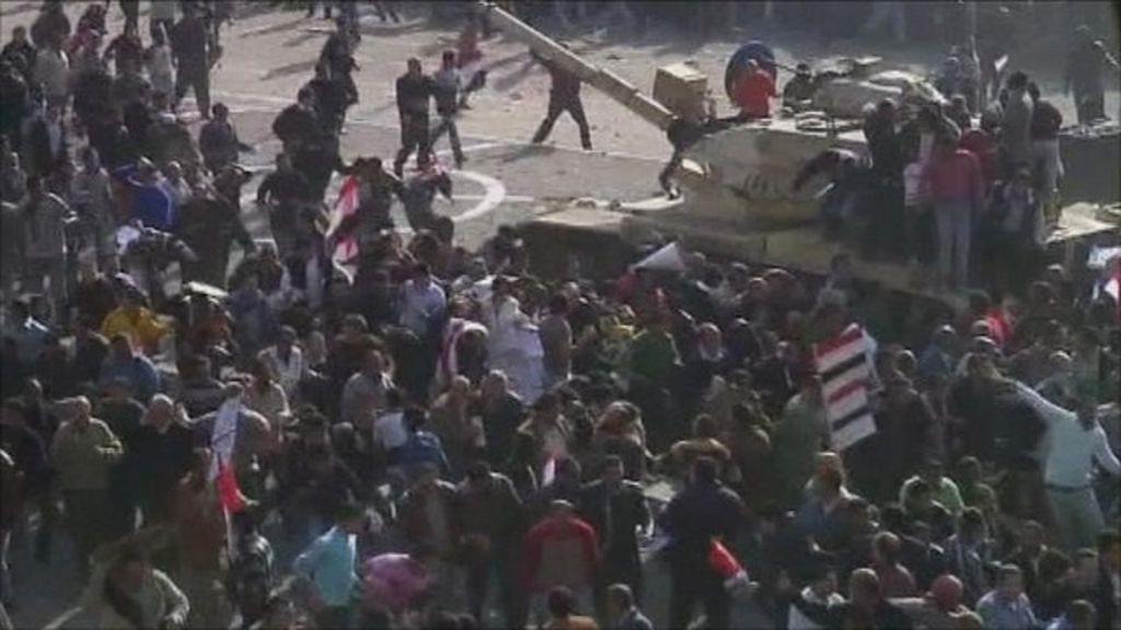 Egyptian army pulls back from Cairo clashes - BBC News