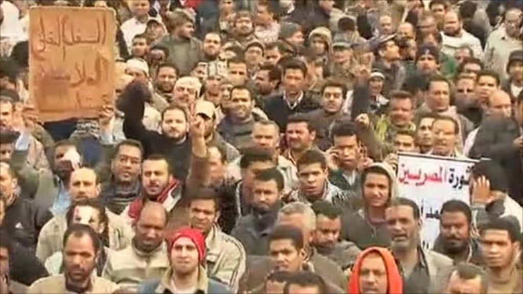 'Relaxed atmosphere' in Egypt's Tahrir Square protests - BBC News